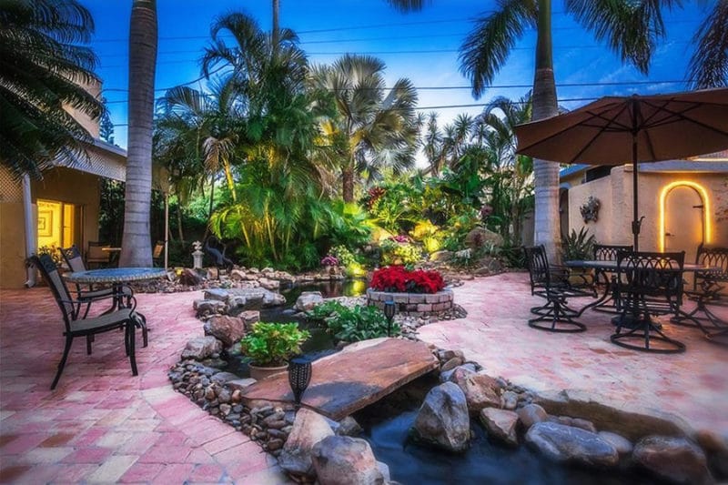 Stay at the Banyan House while visiting Venice Florida