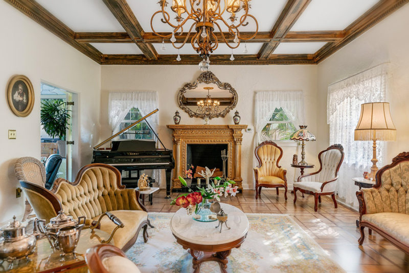 Stay at the Banyan House while visiting Venice Florida