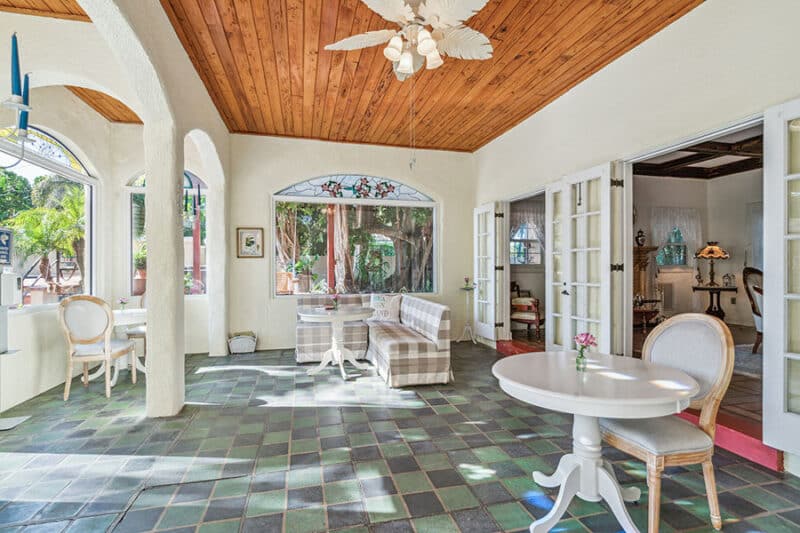 Stay at the Banyan House while visiting Venice Florida